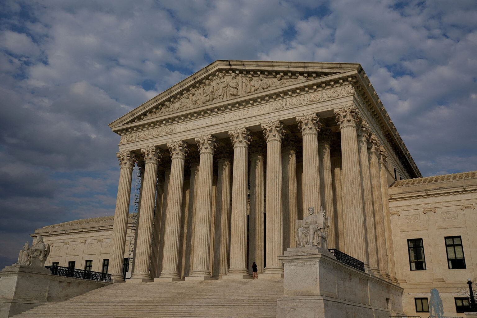 Supreme Court Sides With Trump in Dispute Over Immigration Judges ...